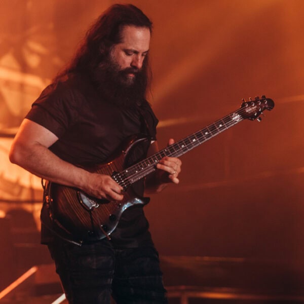 John Petrucci - Guitaristnextdoor.com